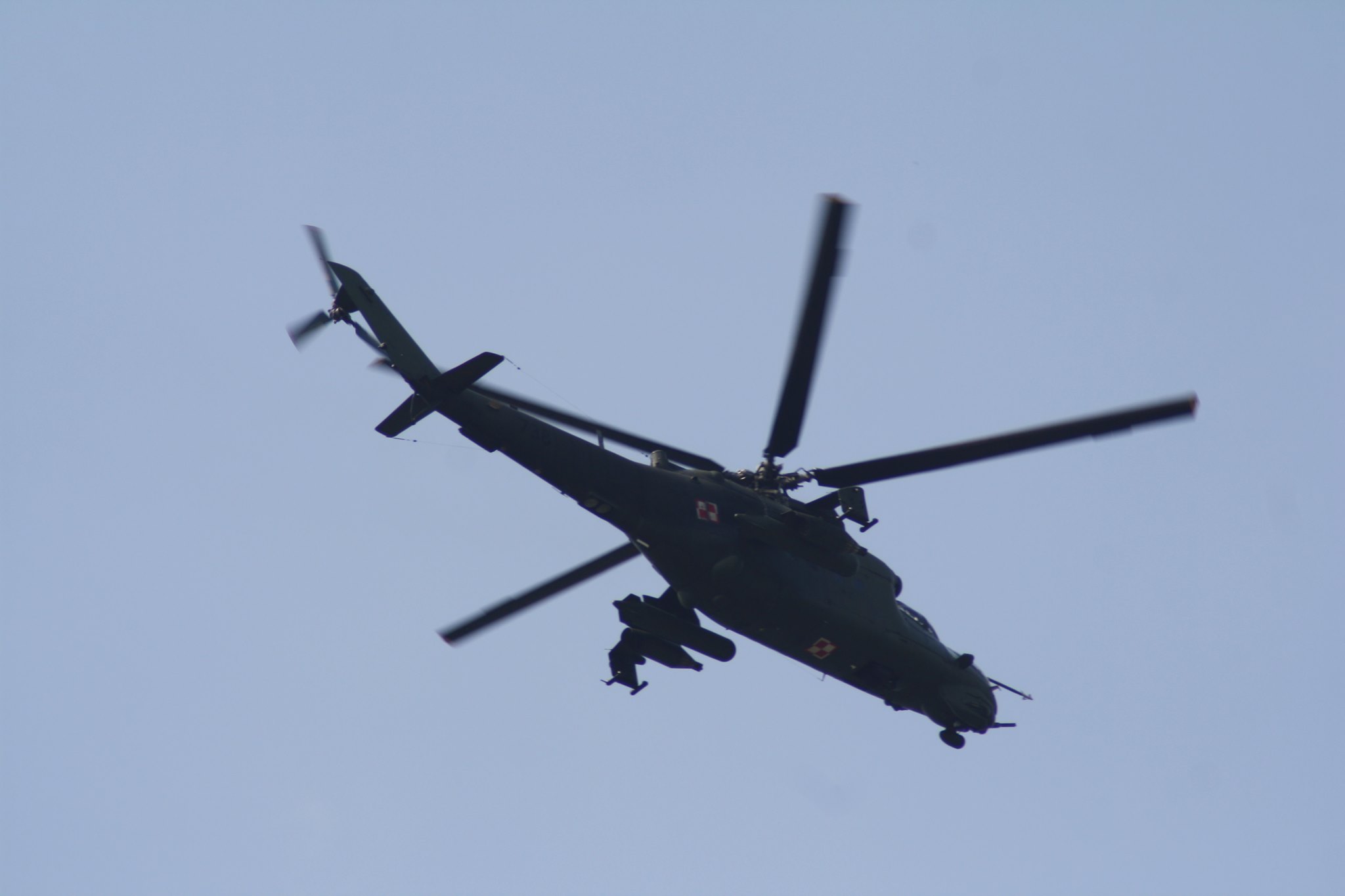 Defensie-oefening met Apache gevechtshelikopters - Ditishelmond.nl