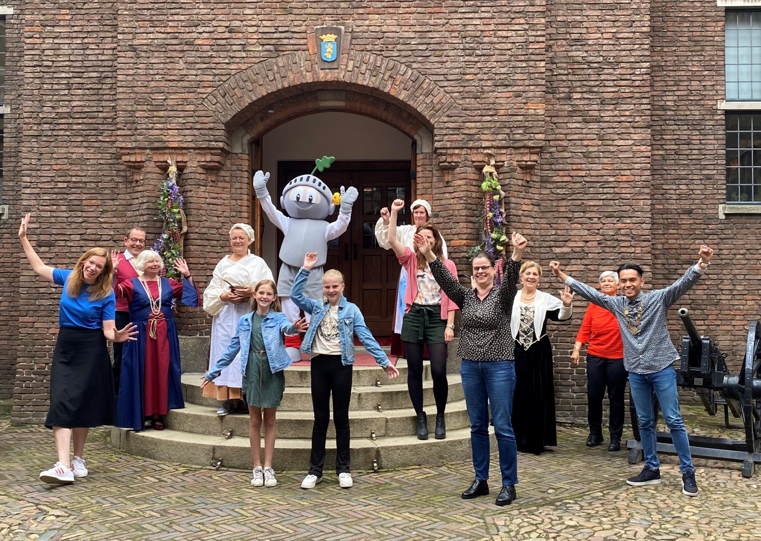 Mascottepak Ridder Rutger onthuld bij Museum Helmond - Ditishelmond.nl