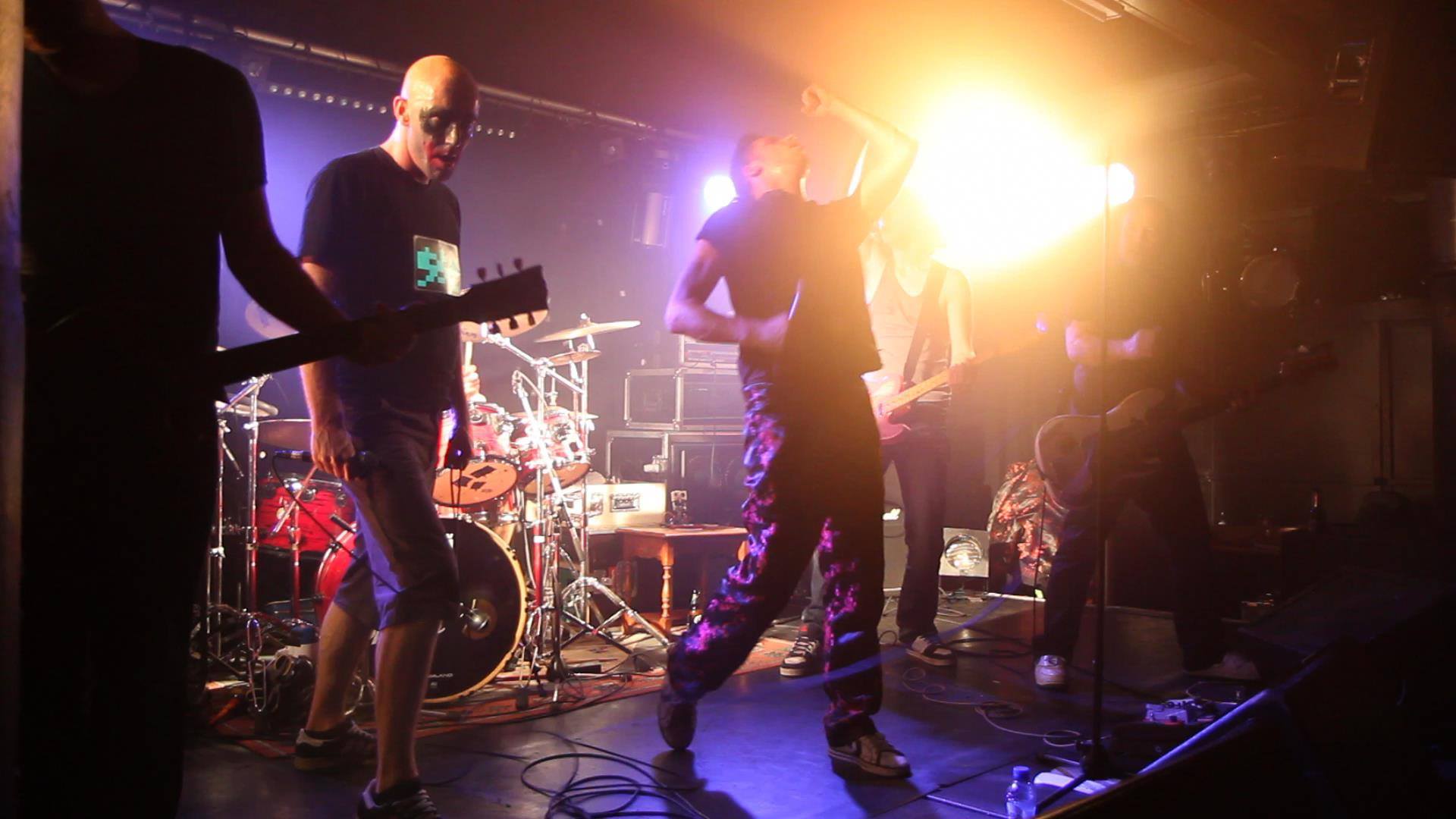 LIVE: Prodigy XL, tribute to The Prodigy - Ditishelmond.nl