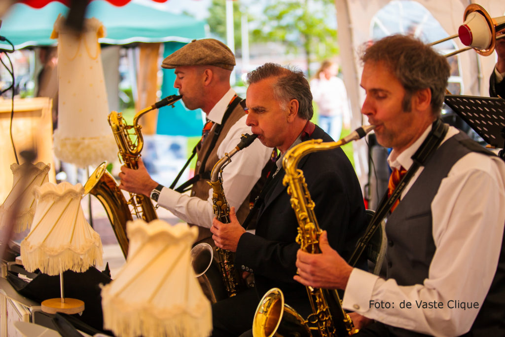 Musique en Plein Public - The Kalishnikovs - Ditishelmond.nl