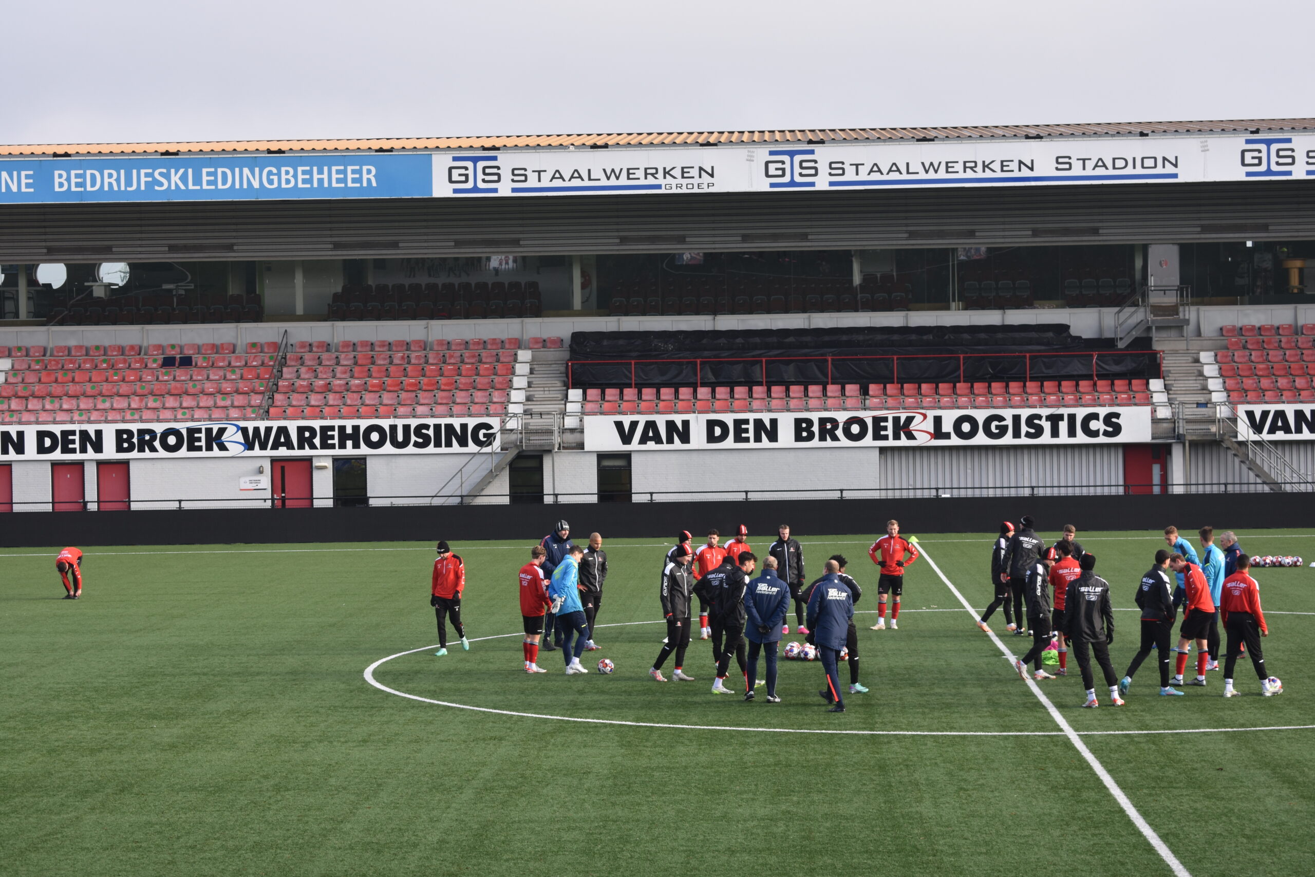 MVV zonder supporters te gast bij Helmond Sport (video) - Ditishelmond.nl