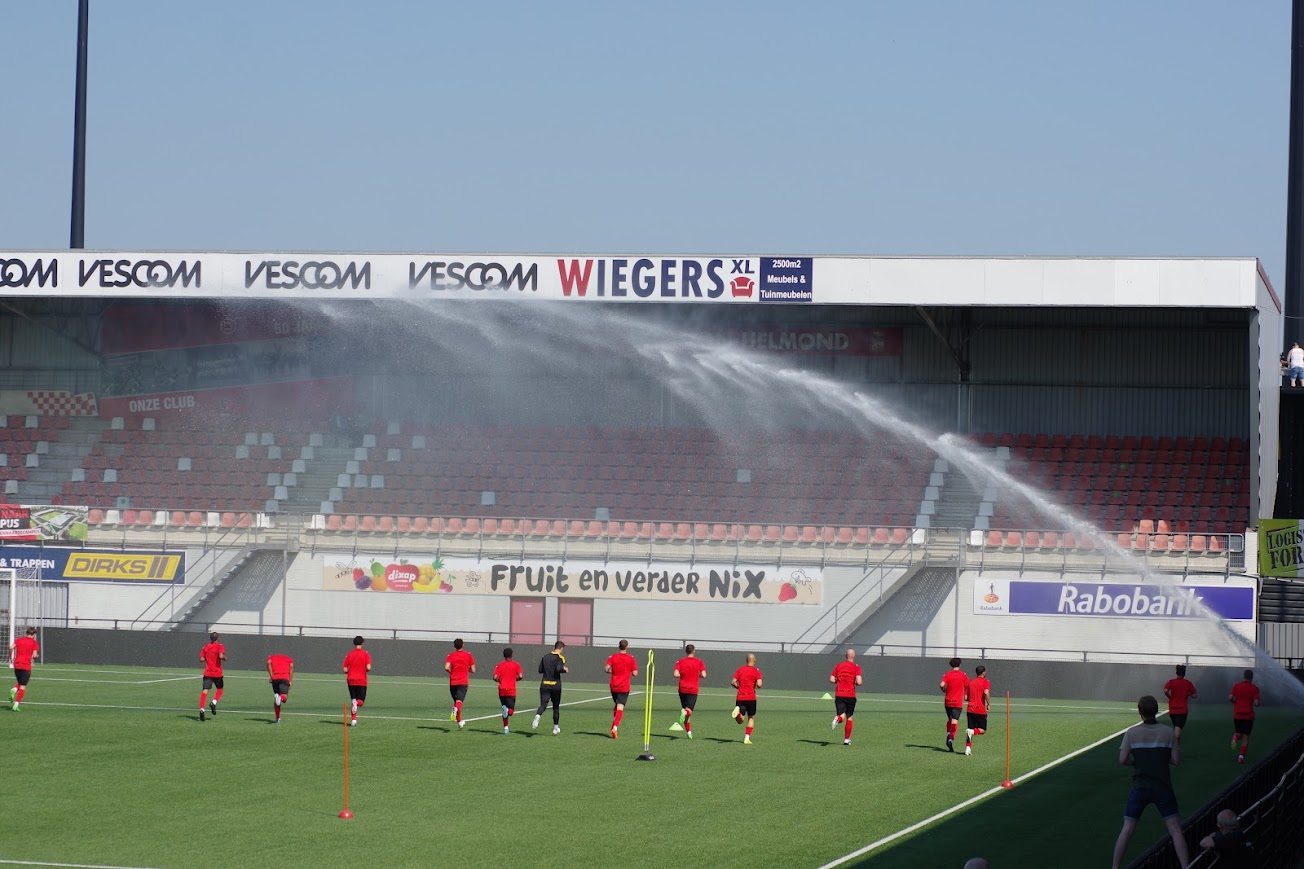Zonnig debuut Hofland bij eerste training Helmond Sport - Ditishelmond.nl