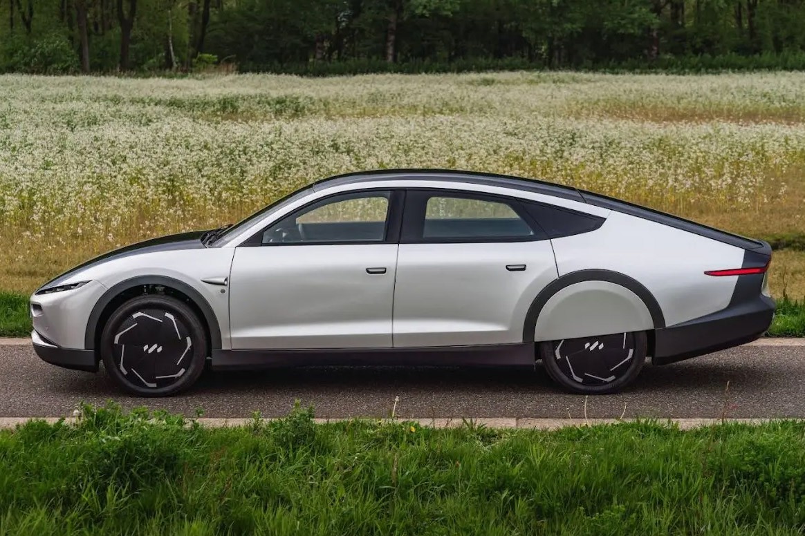 Bijna 150.000 euro voor enige rijdende Lightyear - Ditishelmond.nl